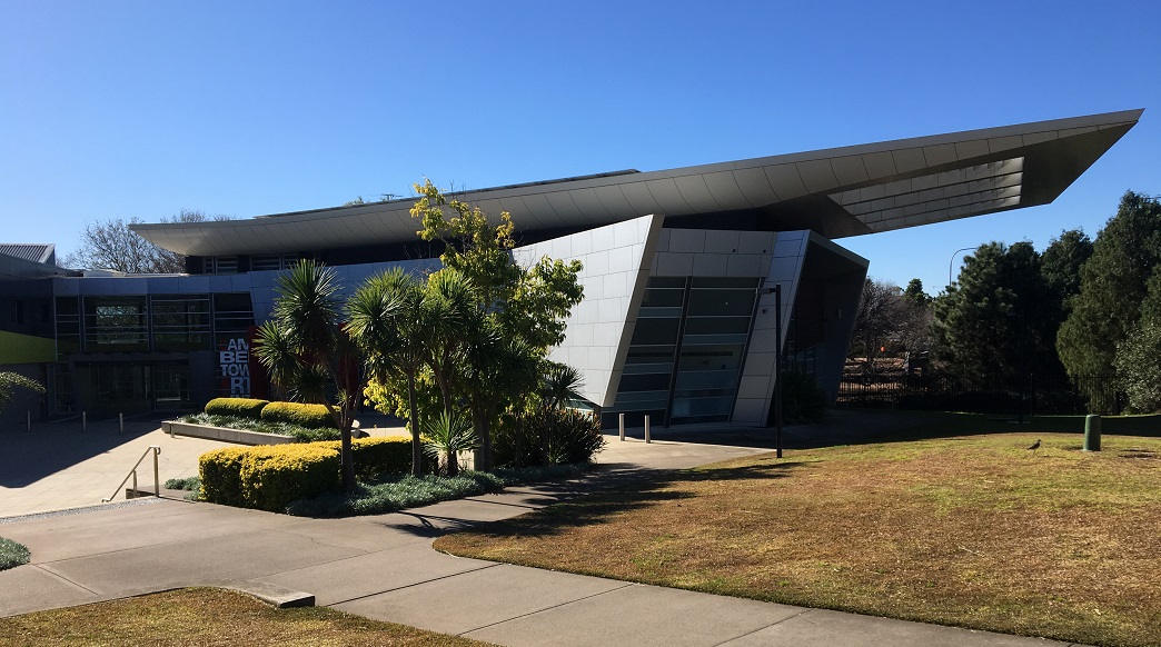 Panjo building: there’s movement at the station