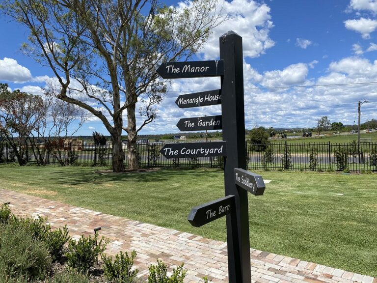 Menangle Country Club: good food and garden in full bloom