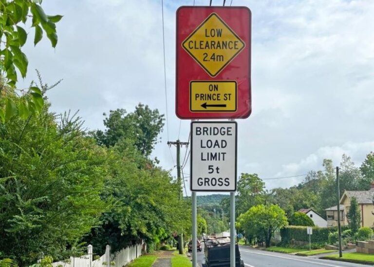 Better signage for historic Victoria Bridge