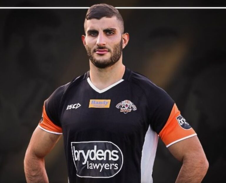 Wests Tigers cult hero Alex Twal signs new long term contract